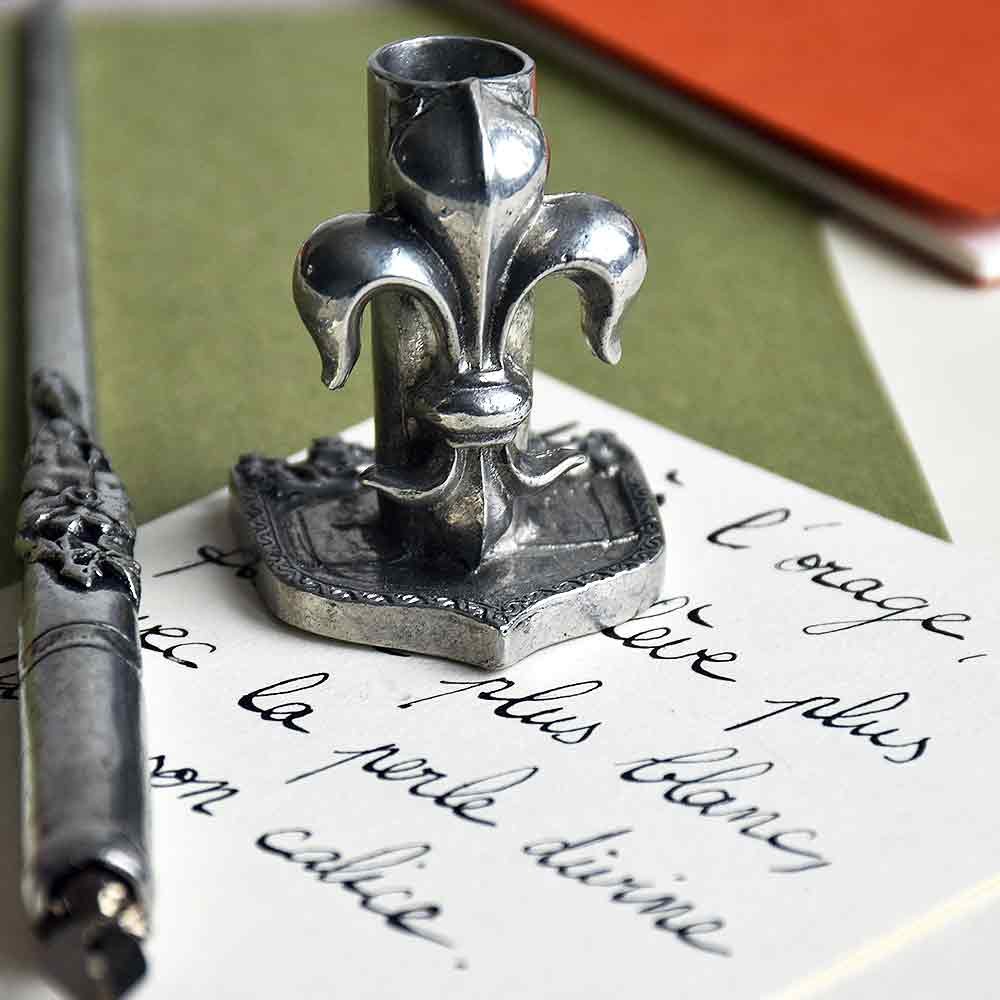Pen rest made of pewter with a Lily Flower symbol - L'Ecritoire Paris