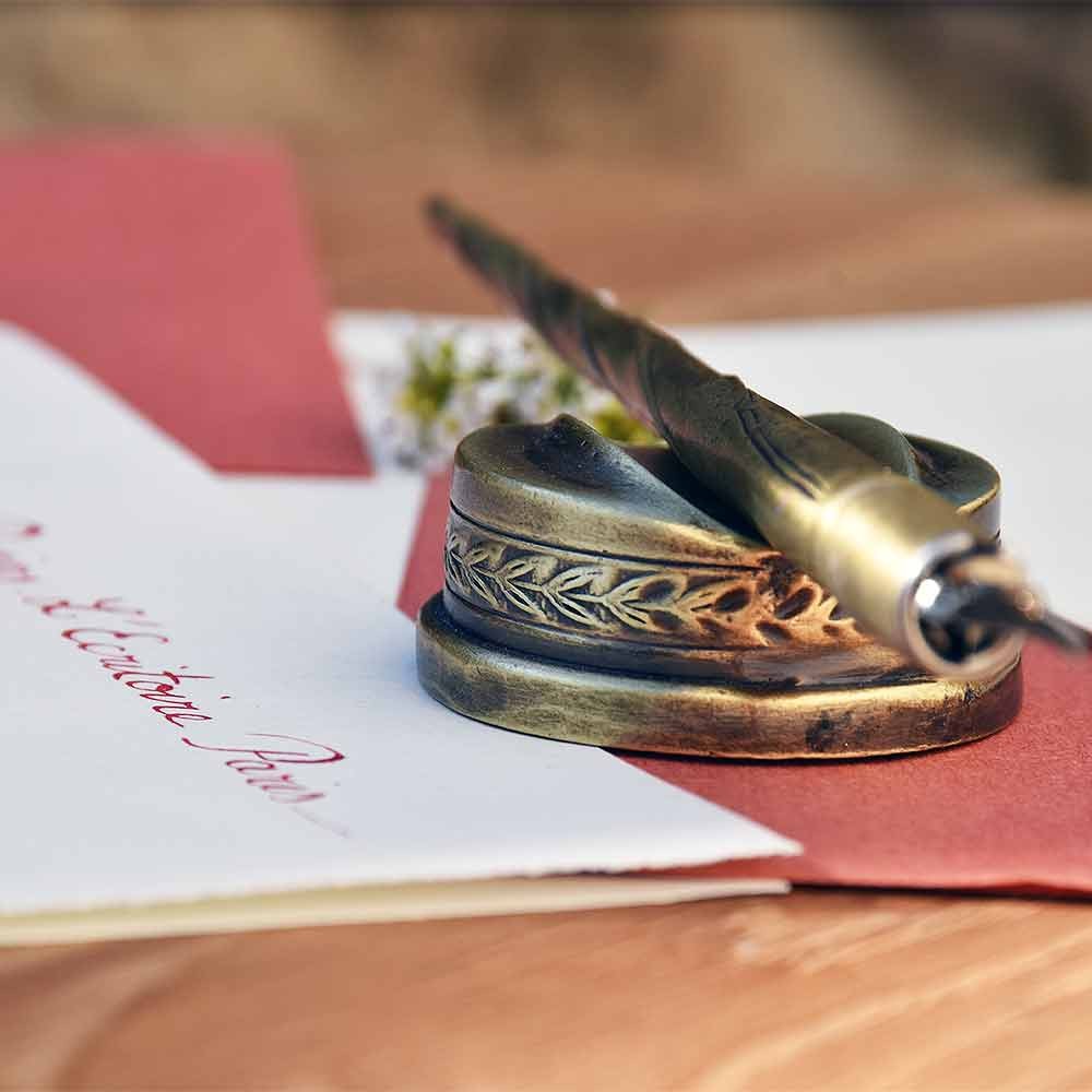Pen rest or maybe dip pen rest with a round shape - L'Ecritoire Paris