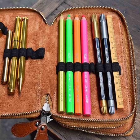 Double pen case in natural leather to carry all your pens everywhere.