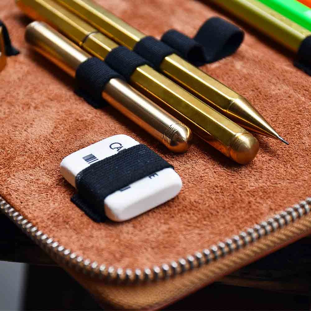 Double pen case in natural leather to carry all your pens everywhere.