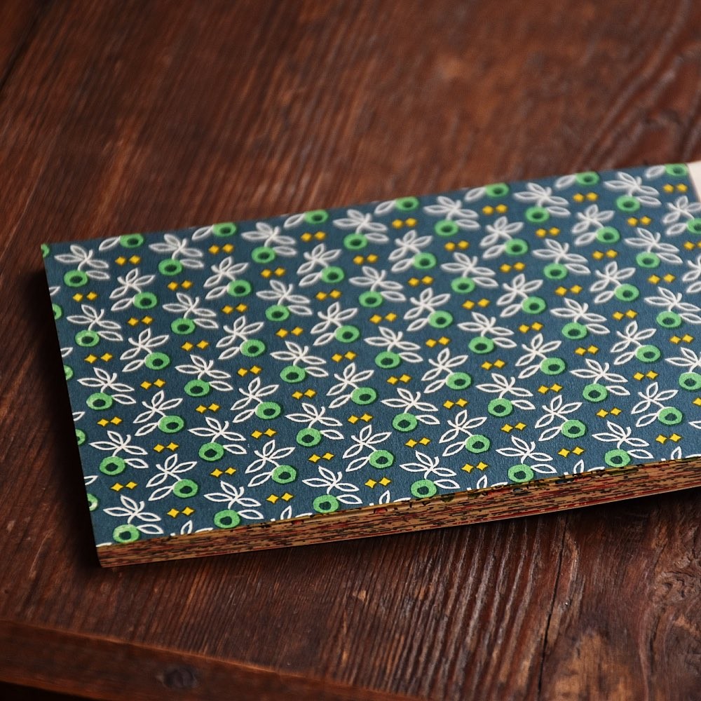 Petit bloc-notes avec 100 papiers italiens différents