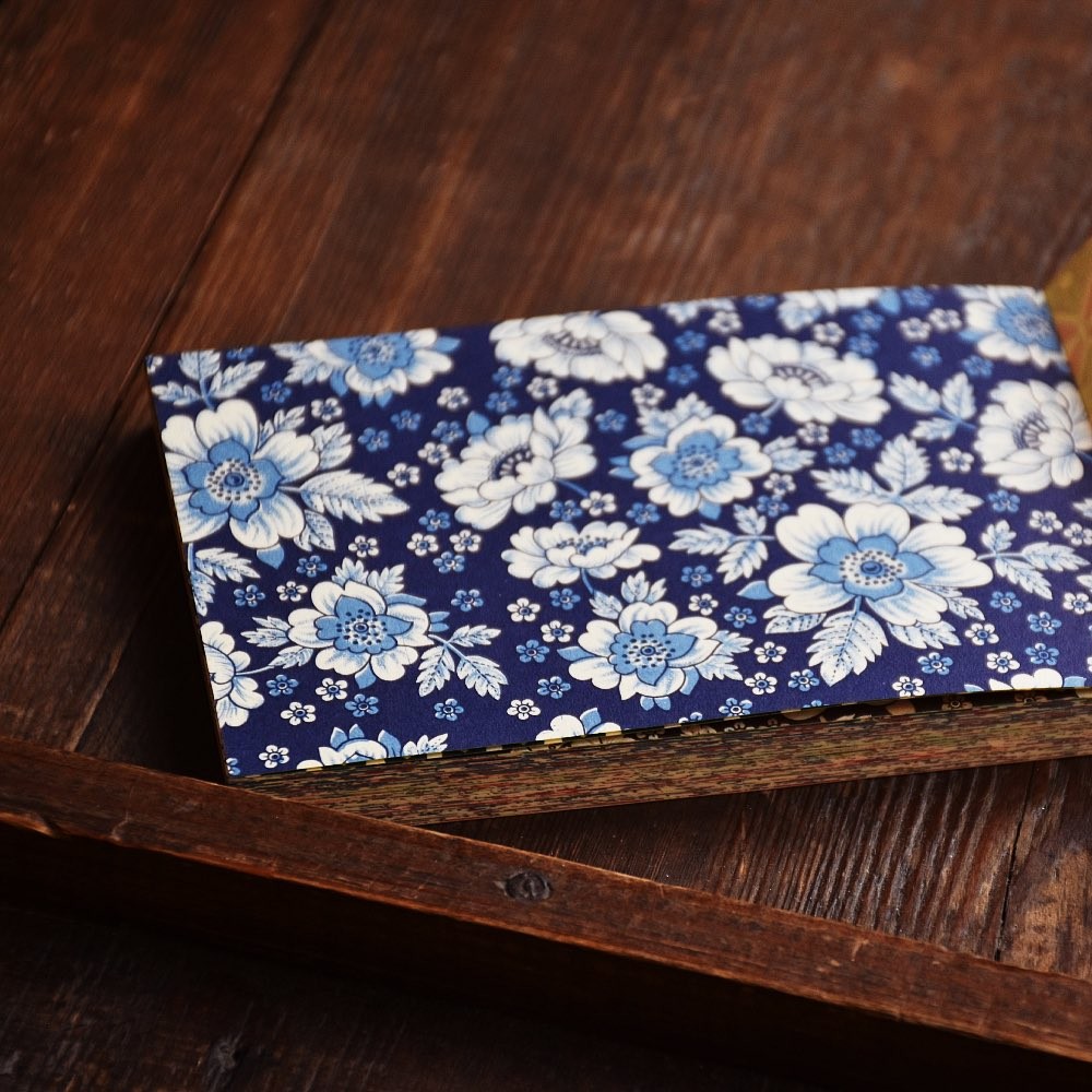 Petit bloc-notes avec 100 papiers italiens différents