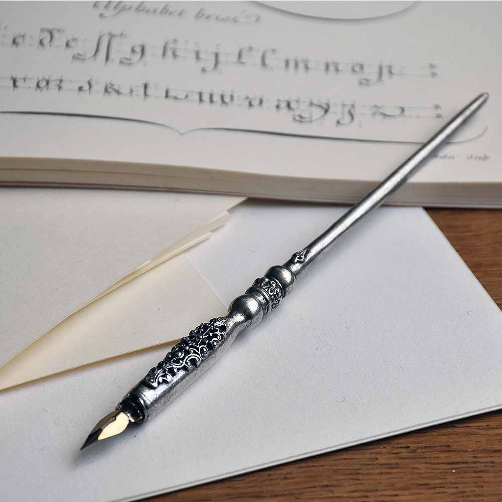 Porte-plume en étain fabriqué artisanalement en France - L'Ecritoire Paris